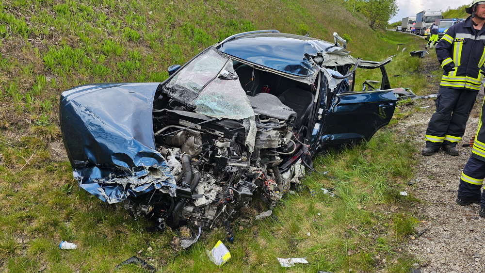 Schwerer Unfall bei Marienberg. B174 dicht - Radio Erzgebirge